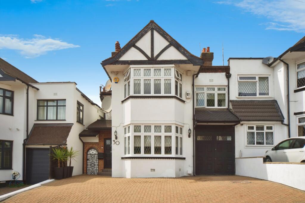 4 bedroom semi-detached house for sale in Osidge Lane, LONDON, London, N14