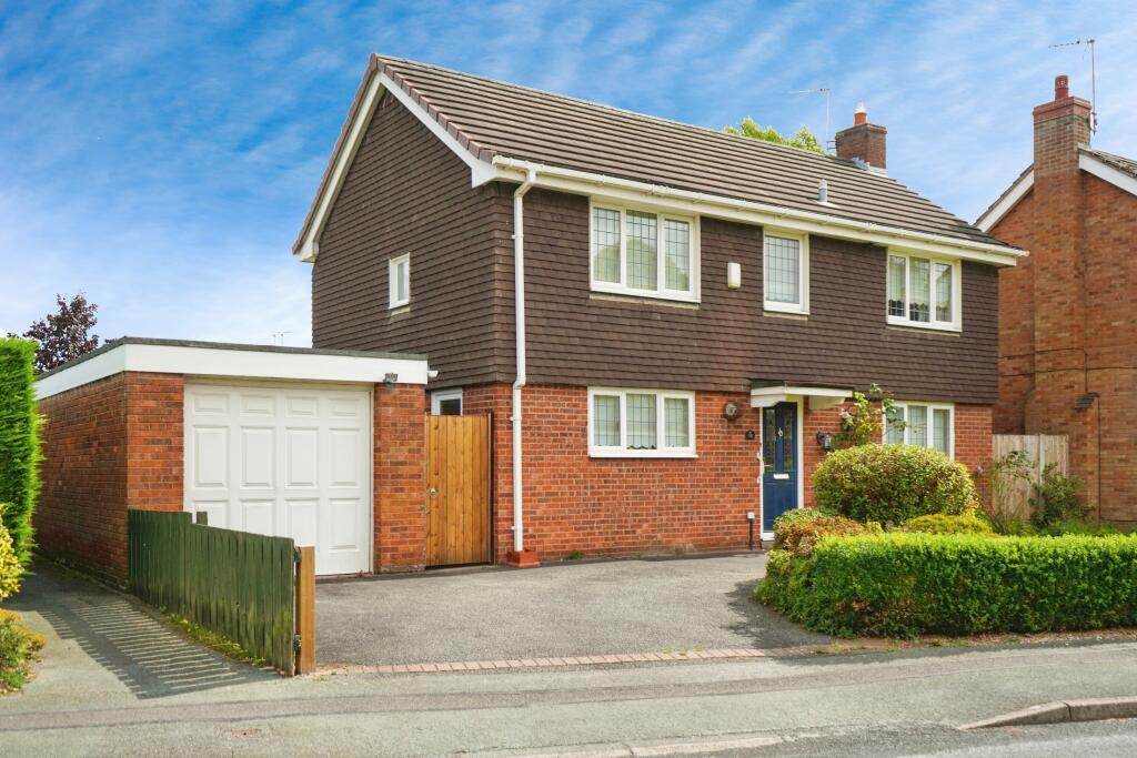 3 bedroom detached house for sale in St. Peters Way, CHESTER, Cheshire, CH2