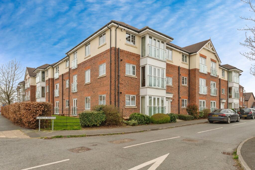 2 bedroom flat for sale in Cwrt Y Terfyn, Saltney, Chester, Flintshire, CH4