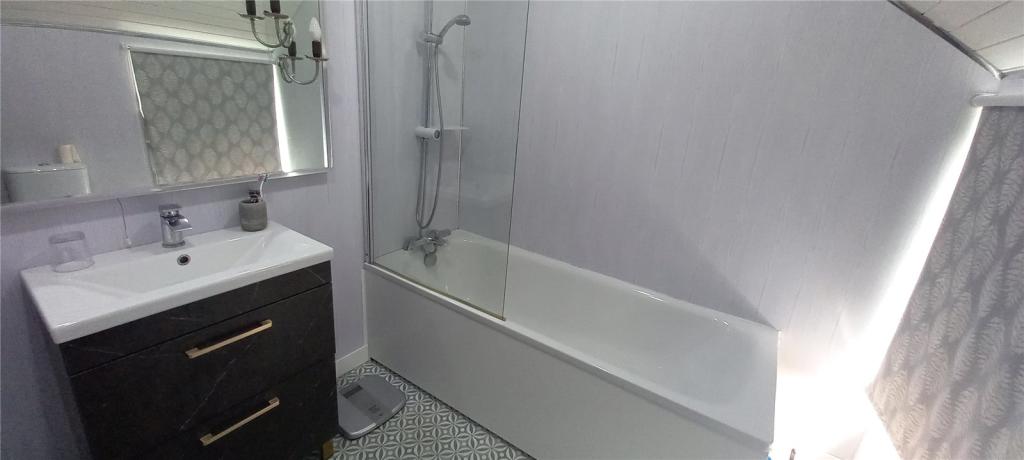 6 bedroom detached house for sale in Caergeiliog, Holyhead, Anglesey, LL65