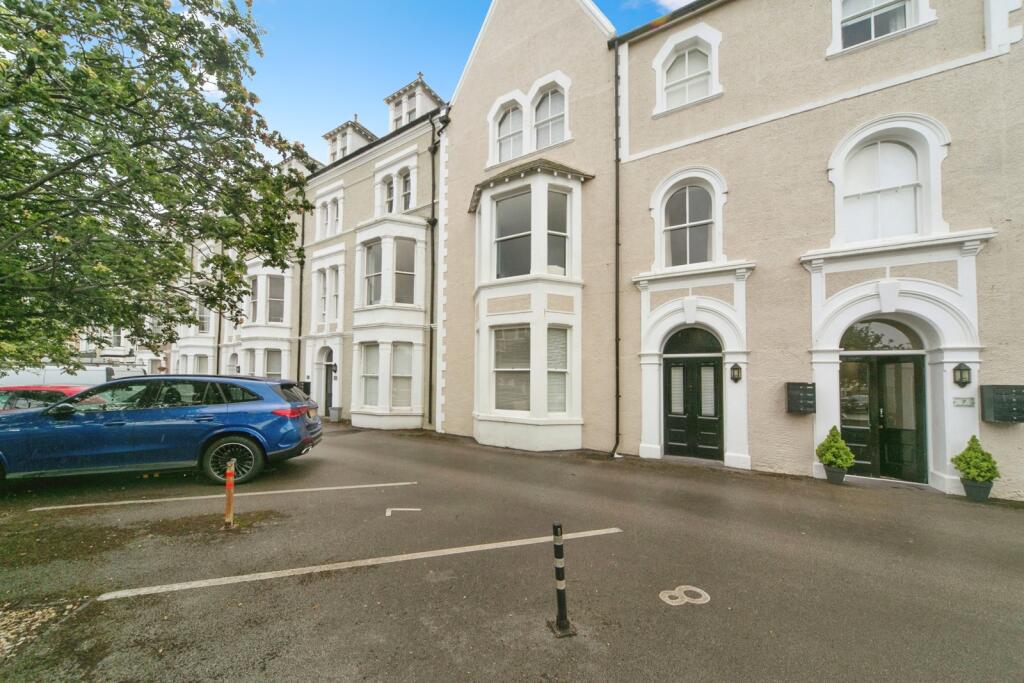 2 bedroom flat for sale in Augusta Street, Llandudno, Conwy, LL30