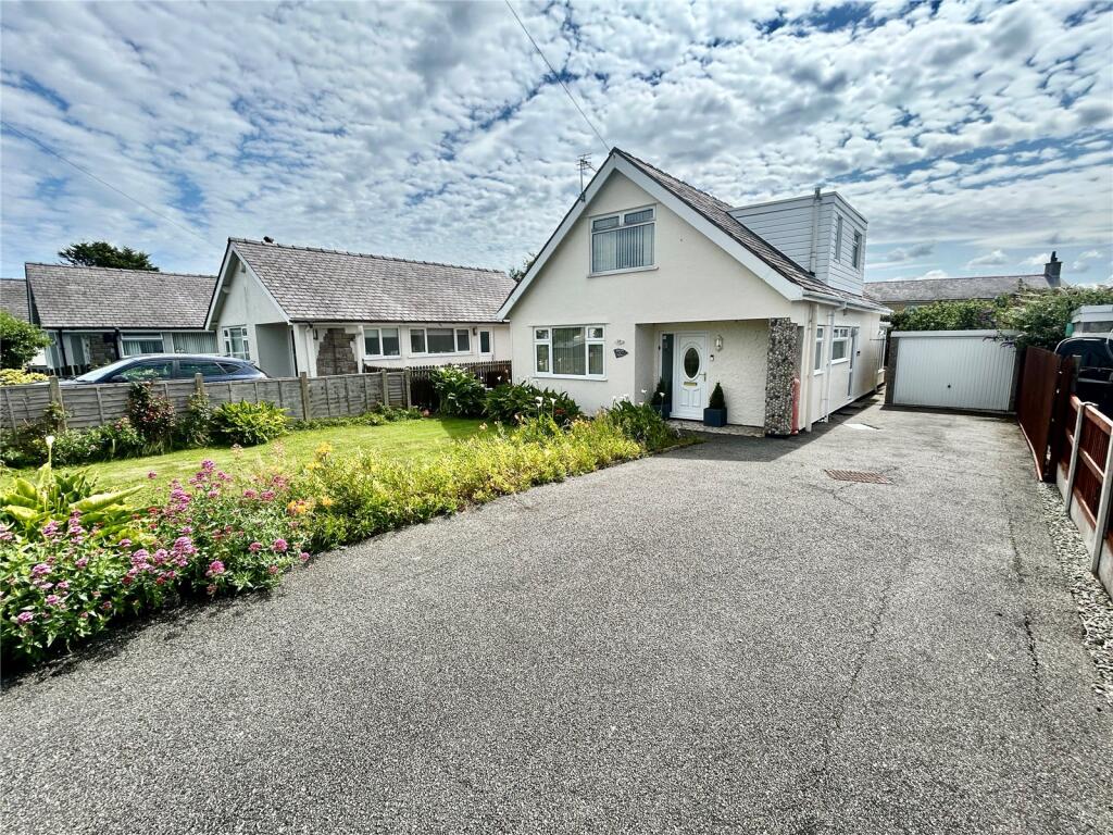 4 bedroom bungalow for sale in Maes Hyfryd, Moelfre, Isle of Anglesey, LL72