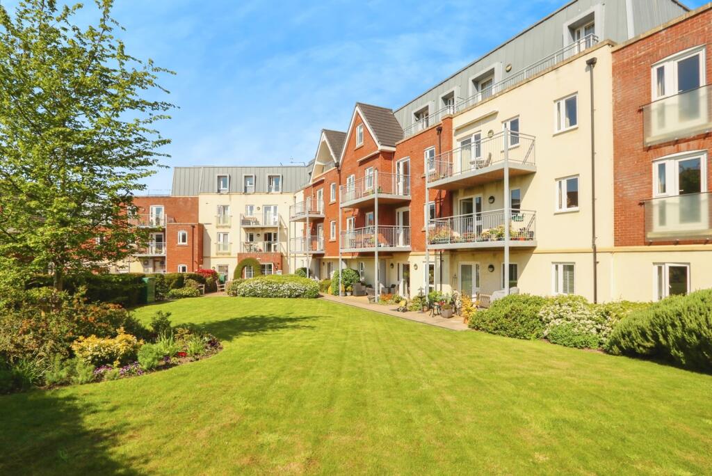 1 bedroom flat for sale in Macaulay Road, Broadstone, Dorset, BH18