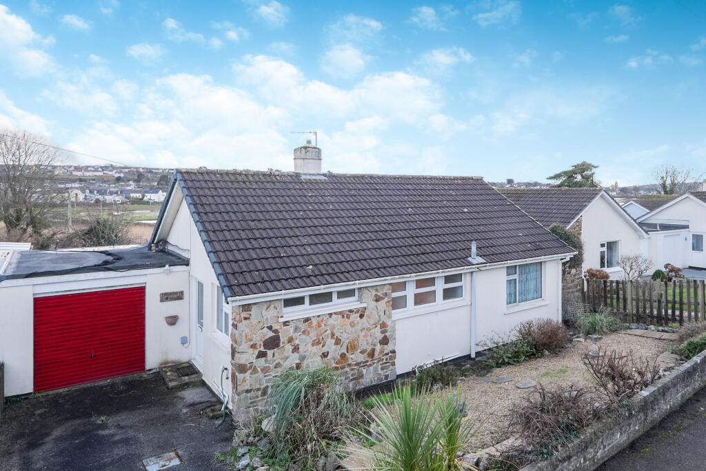 2 bedroom bungalow for sale in Springfield Close, Phillack, Hayle ...