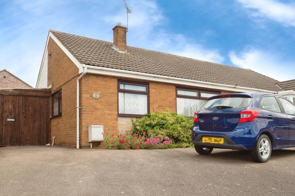 2 Bedroom Bungalow For Sale In Redruth Avenue Wigston Leicestershire