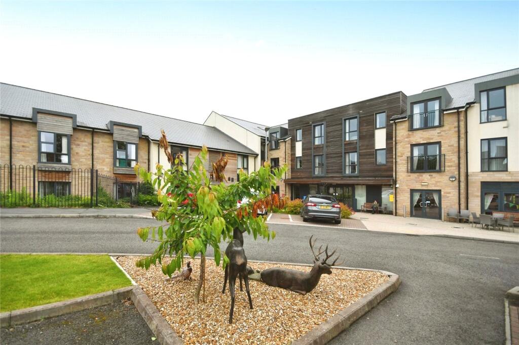2 bedroom flat for sale in Brown Edge Road, Buxton, Derbyshire, SK17