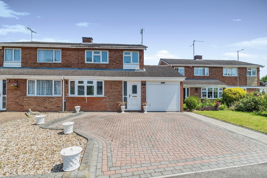 3 Bedroom Semi Detached House For Sale In Baccara Grove Bletchley
