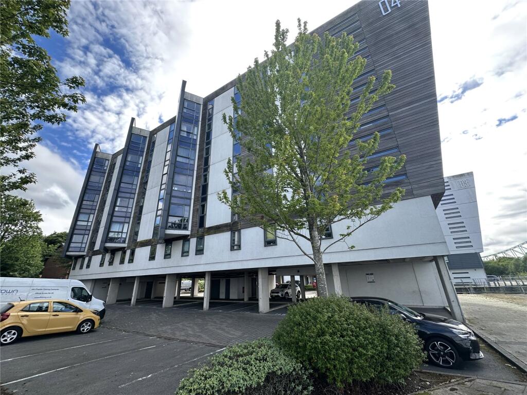 2 bedroom flat for sale in The Decks, Runcorn, Cheshire, WA7