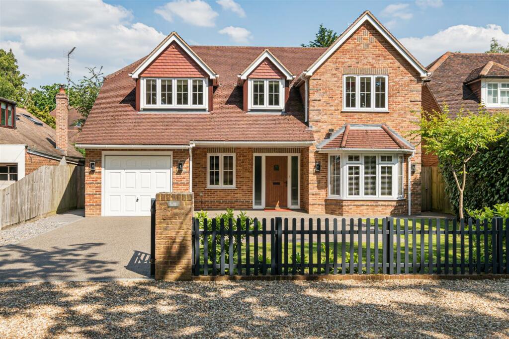 5 bedroom detached house for sale in Finchampstead Road, Finchampstead ...