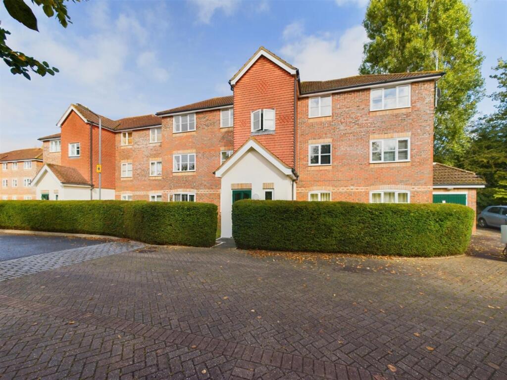 1 bedroom flat for sale in Whitehead Way, Aylesbury, HP21