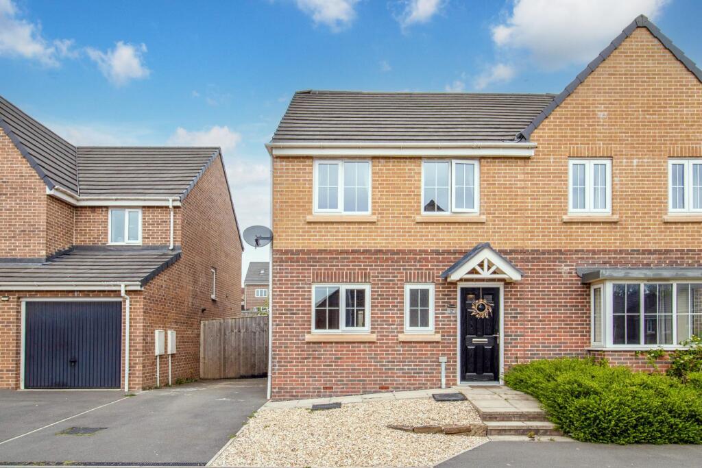 3 bedroom semi-detached house for sale in Cotton Court, Wakefield, WF2