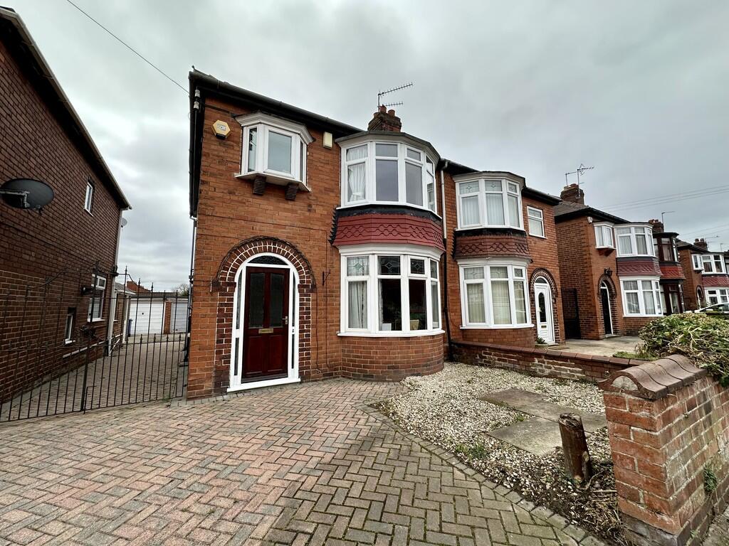 3 bedroom semi-detached house for sale in Manor Drive , Bennetthorpe ...
