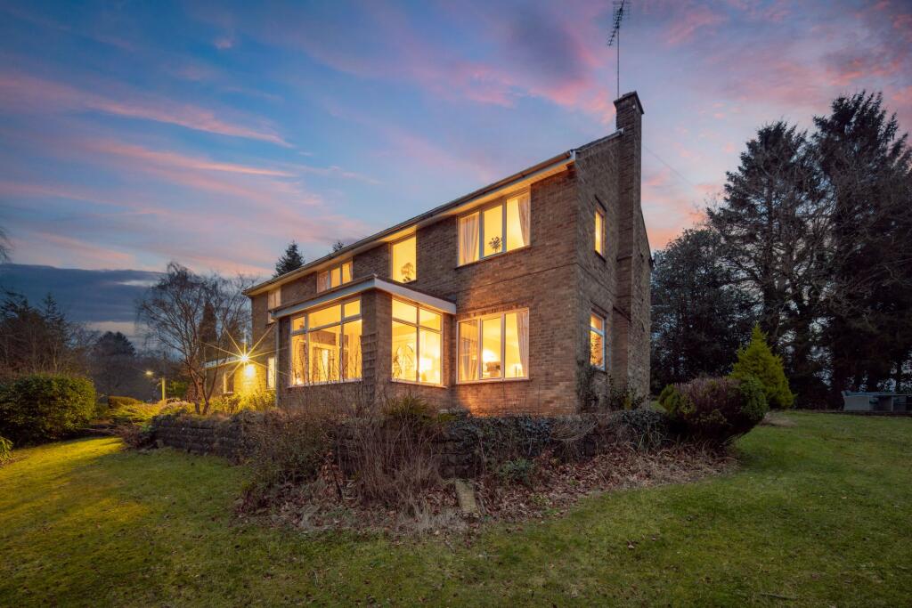 5 bedroom detached house for sale in Spacious and Private Whitegate ...