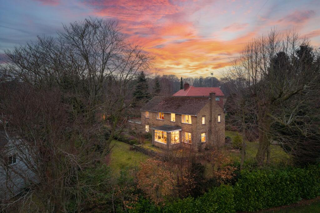 5 bedroom detached house for sale in Spacious and Private Whitegate ...