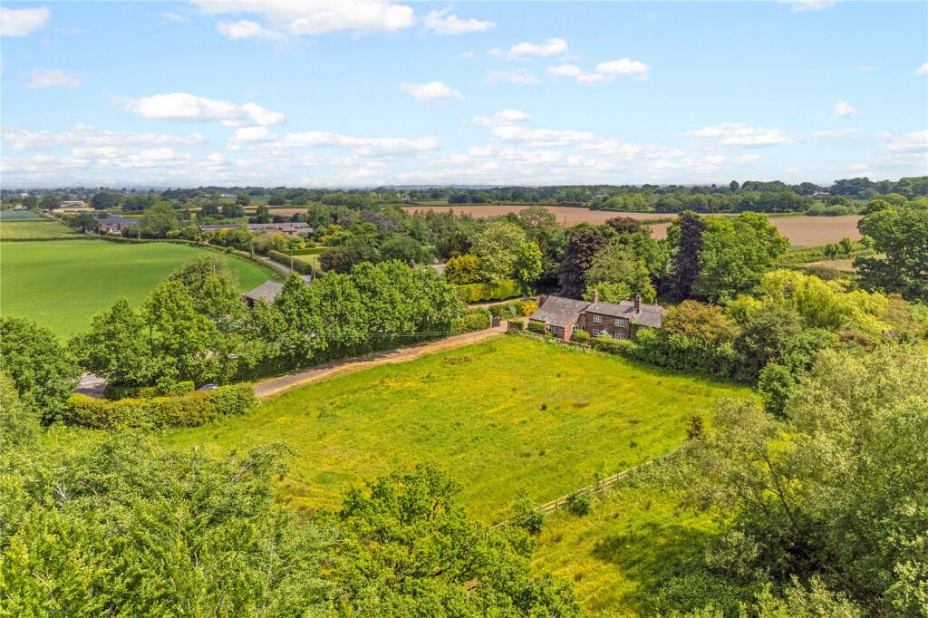 5 bedroom detached house for sale in Warrington Road, High Legh ...