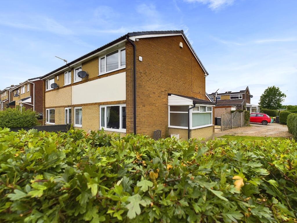 3 Bedroom Semi Detached House For Sale In Cedar Drive Wyke Bradford