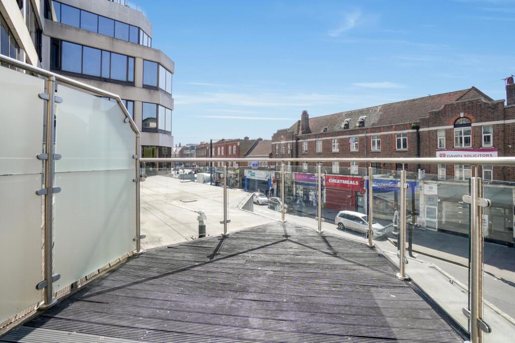 2 bedroom flat for sale in Cornwall House 55-57 High Street, Slough, SL1
