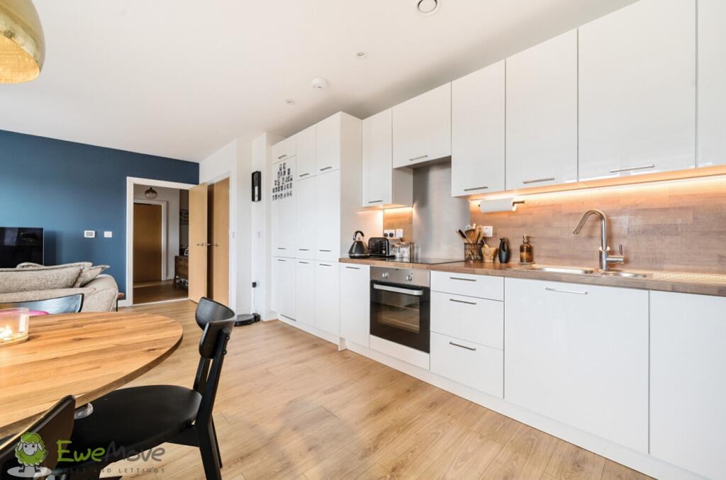 2 bedroom flat for sale in Highbrook House, 49 Quayle Crescent, London, N20