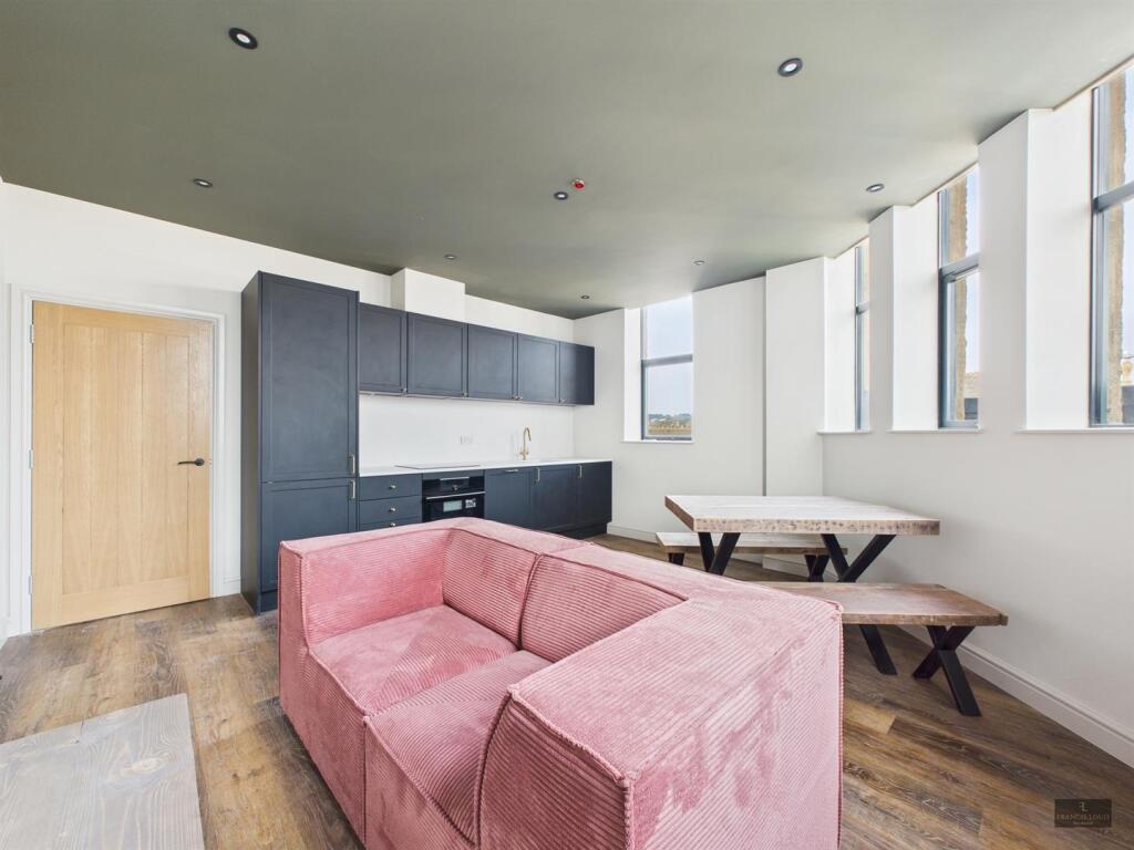 2 bedroom flat for rent in 21 Paternoster House, Exeter, EX4