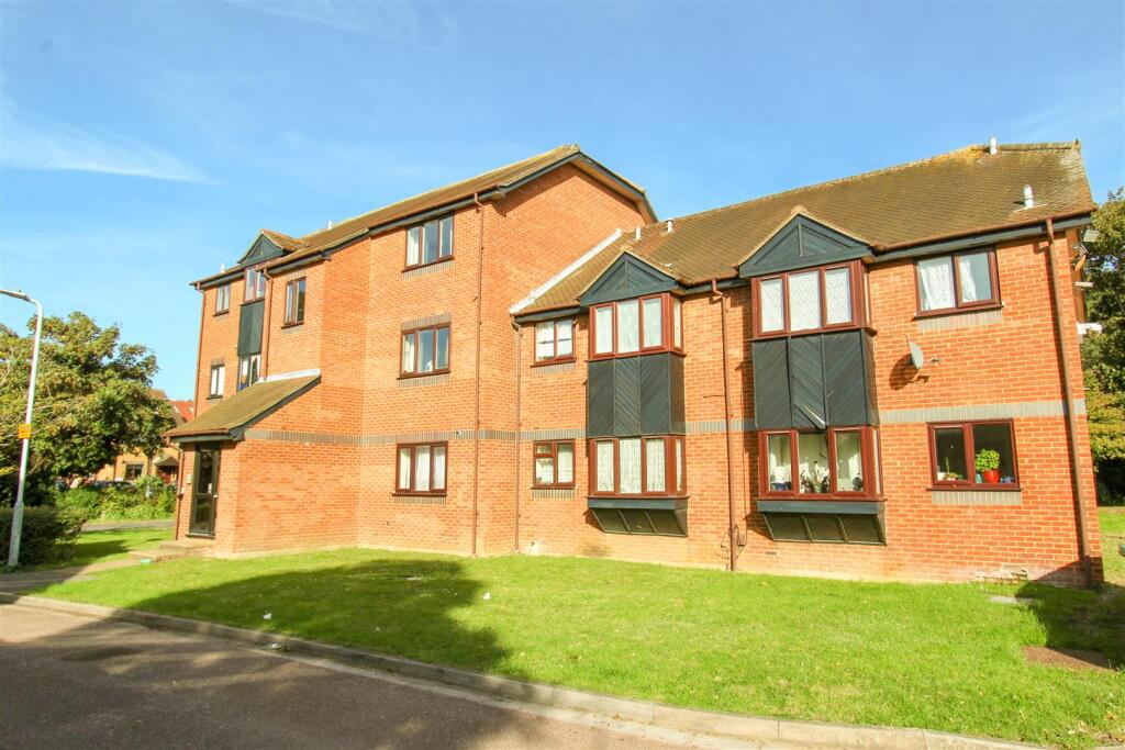 1 bedroom flat for rent in Willenhall Drive, Hayes, UB3