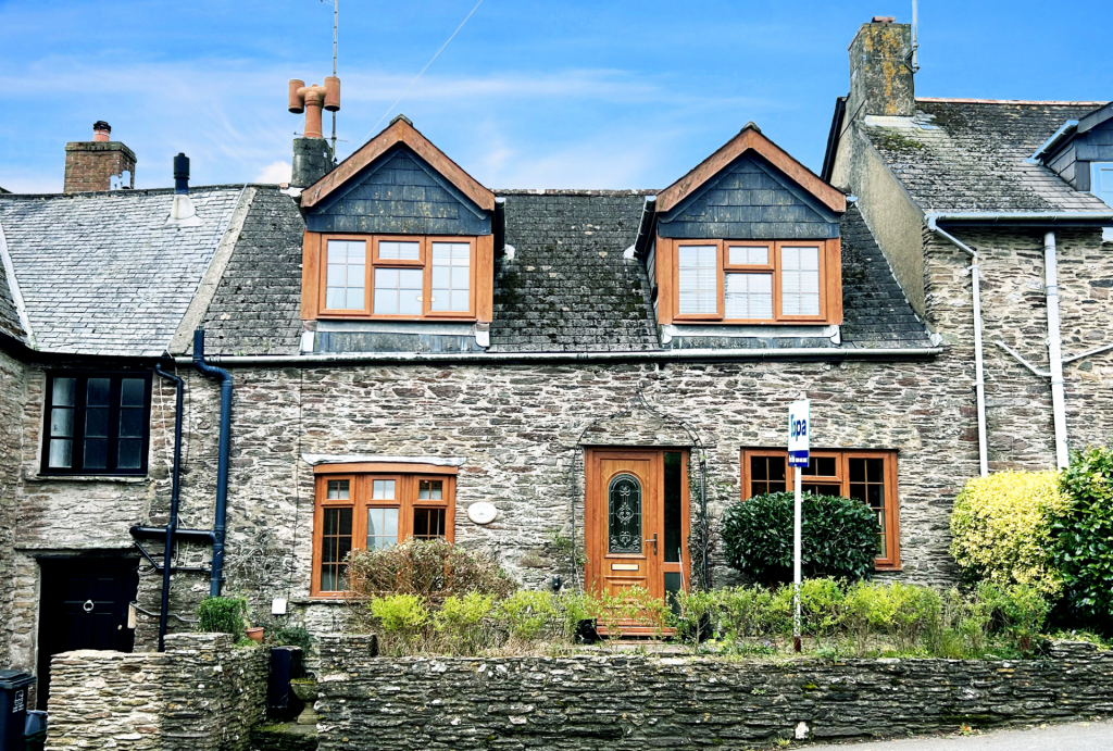 3 bedroom character property for sale in Totnes Road, Dartmouth, TQ6