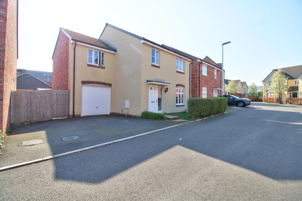 4 bedroom detached house for sale in Clos Ystwyth, Caldicot, NP26