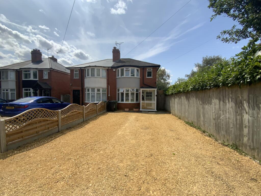 2 bedroom semi-detached house for sale in Evesham Road, Redditch, B96