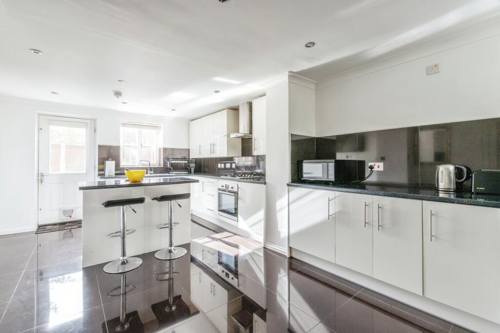 3 bedroom end of terrace house for sale in Hawkins Drive, Grays, RM16