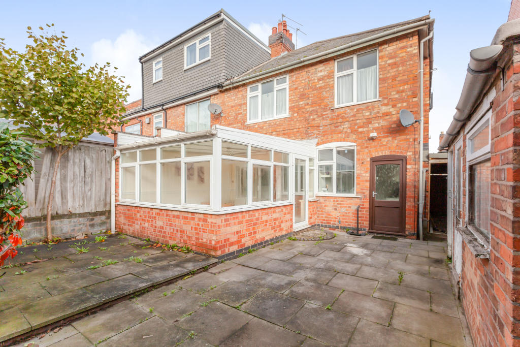 3 bedroom semi-detached house for sale in Baslow Road, Leicester, LE5