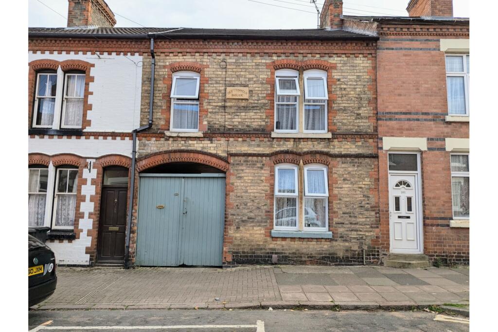 4 bedroom terraced house for sale in Lorne Road, Leicester, LE2