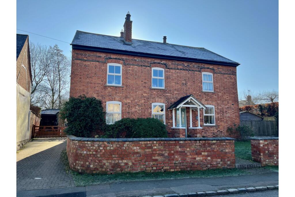 5 bedroom detached house for sale in Kelmarsh Road, Market Harborough, LE16