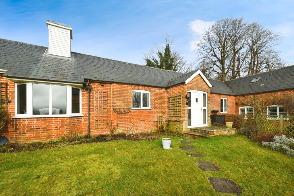 2 bedroom bungalow for sale in St. Nicholas Yard - Fyfield, Marlborough ...