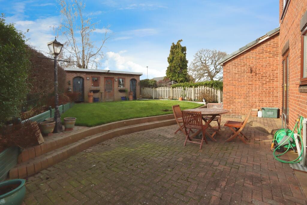 4 bedroom detached house for sale in Linburn Close, Barnsley, S71