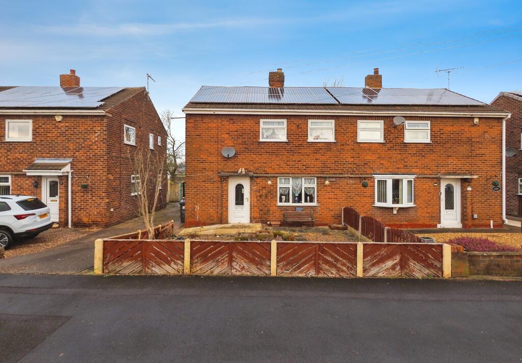 3 bedroom semi-detached house for sale in Rogers Avenue, Worksop, S80