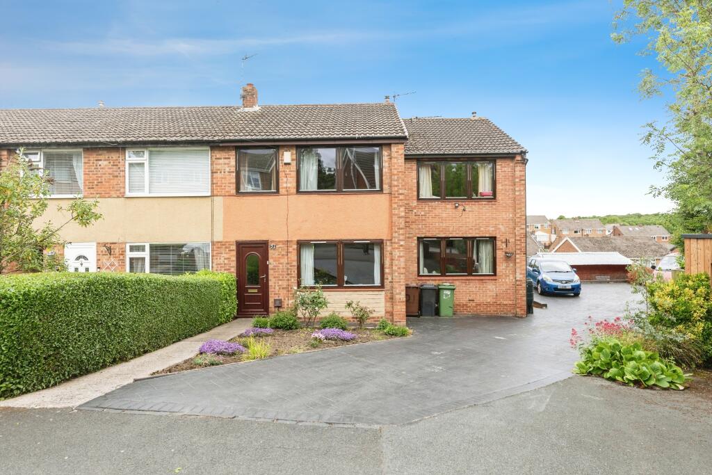 5 bedroom end of terrace house for sale in Sandy Grove, Rothwell, LS26