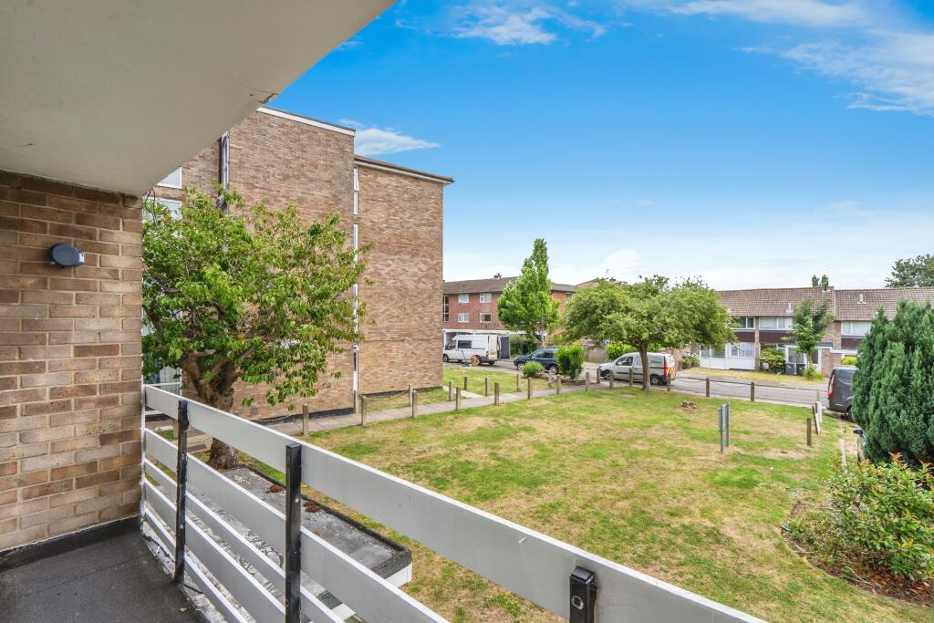 2 bedroom flat for sale in Chidham Walk, Havant, PO9