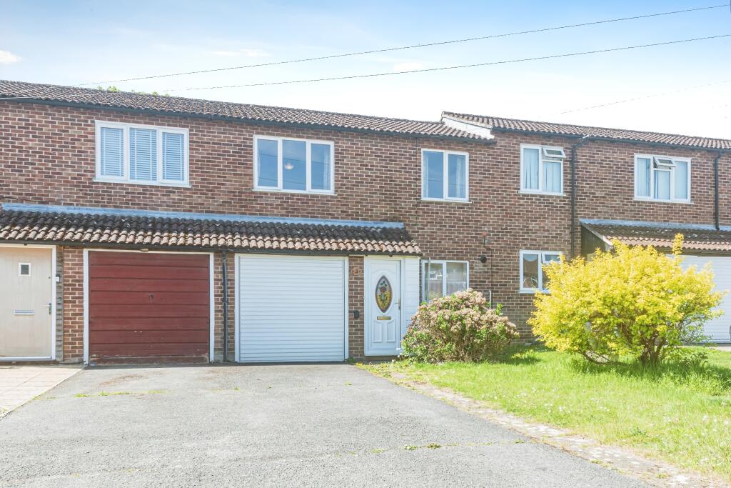 2 bedroom terraced house for sale in Derwent Road, Thatcham, RG19