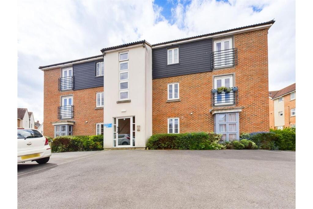 1 bedroom flat for sale in Englefield Way, Basingstoke, RG24