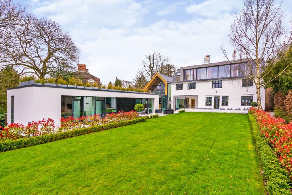 6 bedroom detached house for sale in Foxcombe Road, Oxford, OX1