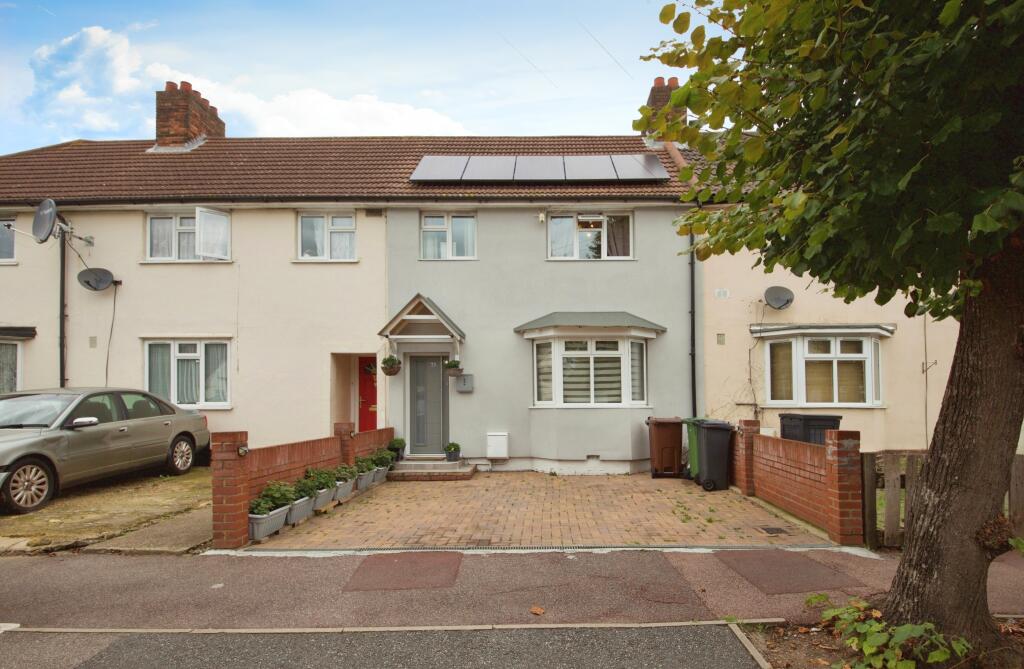 3 Bedroom Terraced House For Sale In Sutton Road Barking Ig11