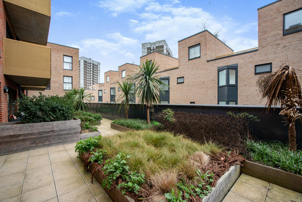 1 bedroom apartment for sale in Erith High Street, Erith, DA8