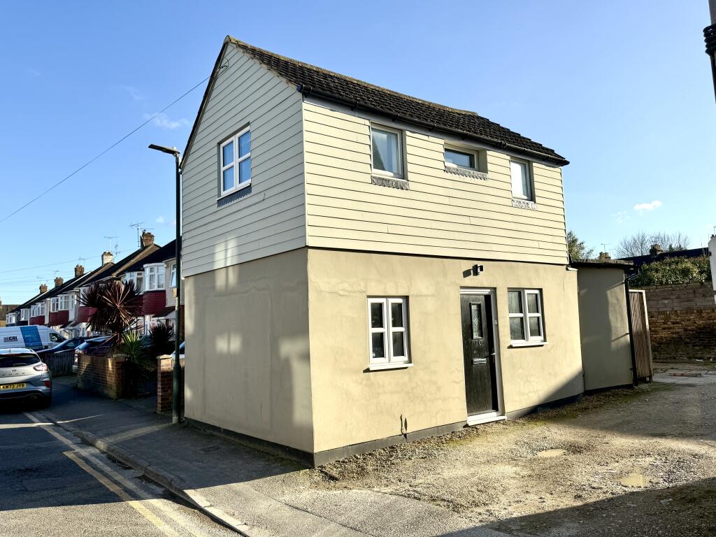 2 bedroom detached house for sale in Solomon Road, Rainham, Gillingham, ME8