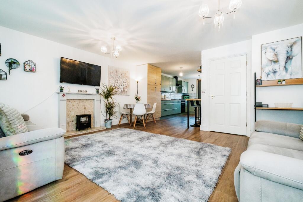 4 bedroom terraced house for sale in Highdown Close, Angmering, BN16