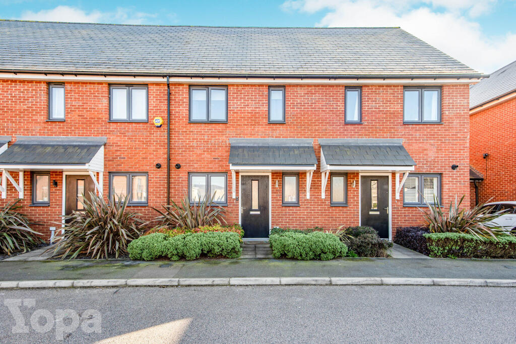 2 bedroom terraced house for sale in Thackeray Drive, Gravesend, DA11