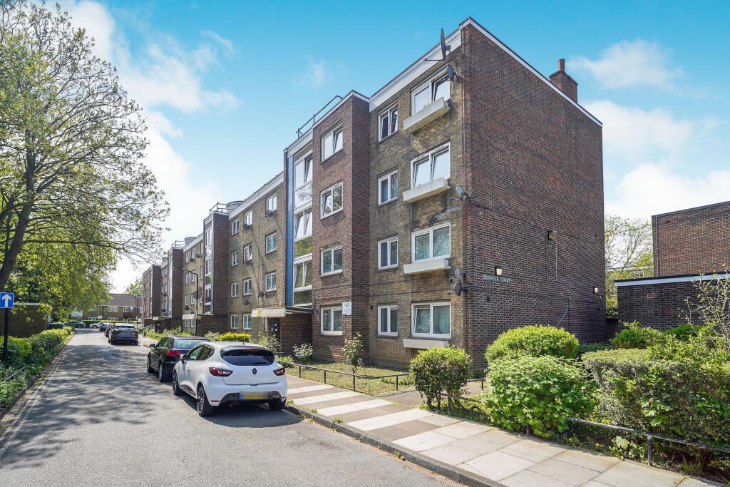 2 bedroom flat for sale in Elmworth Grove, London, SE21