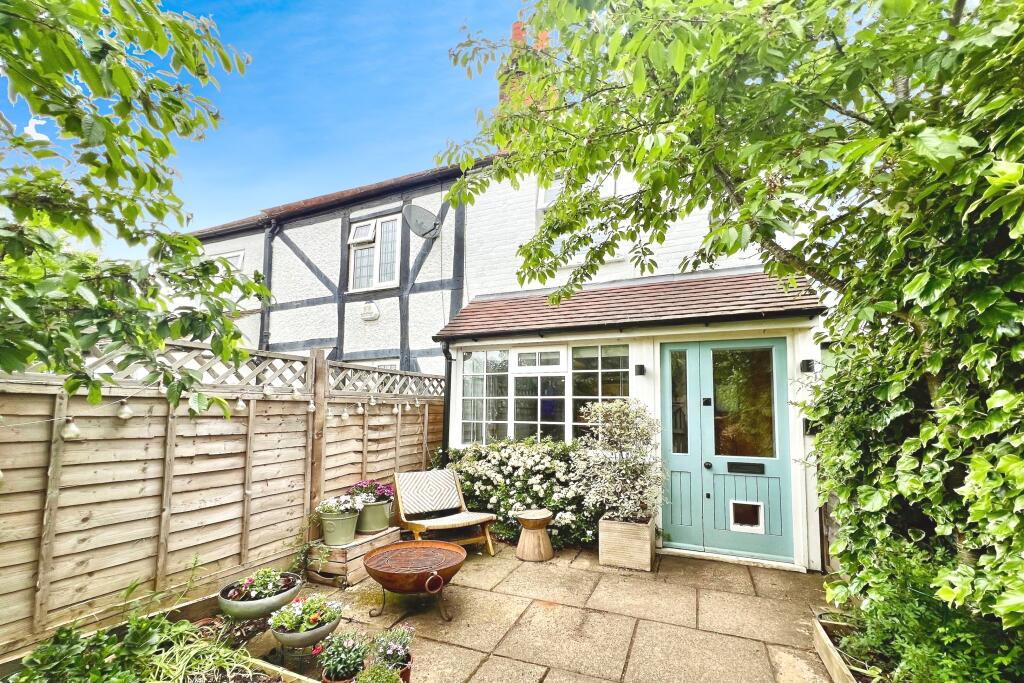 2 bedroom cottage for sale in Church Road, Cookham Dean, SL6