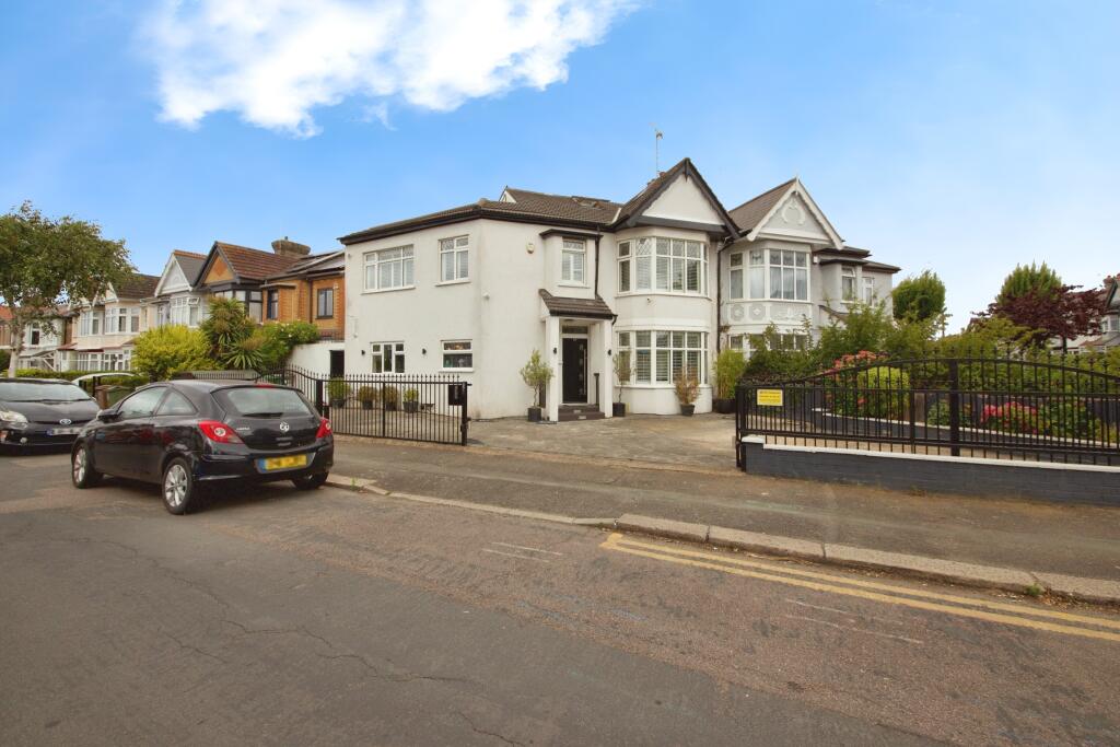 6 bedroom semi-detached house for sale in Nelson Road, London, E4