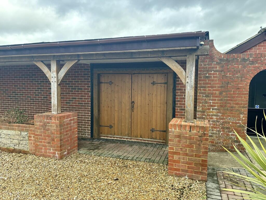 Light industrial facility to lease in Store Unit, Ashey Vineyard, PO33