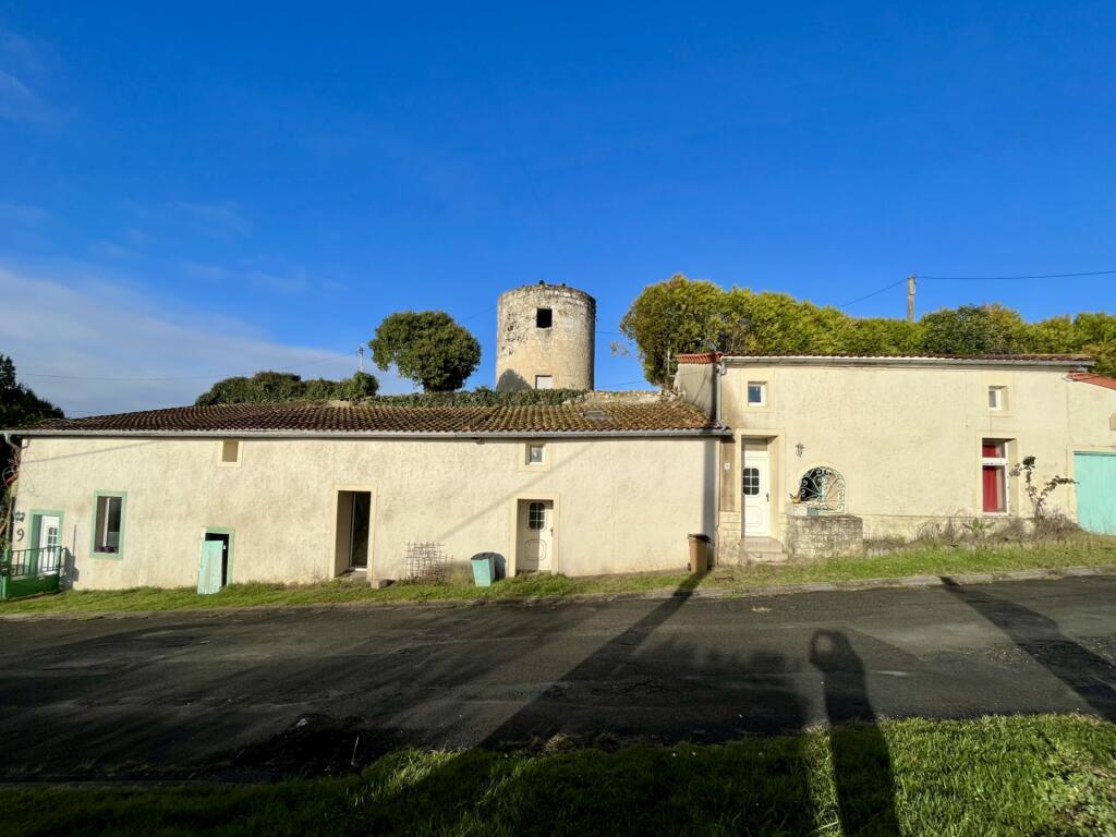 5 bedroom apartment for sale in 17240 st-fort-sur-gironde, France