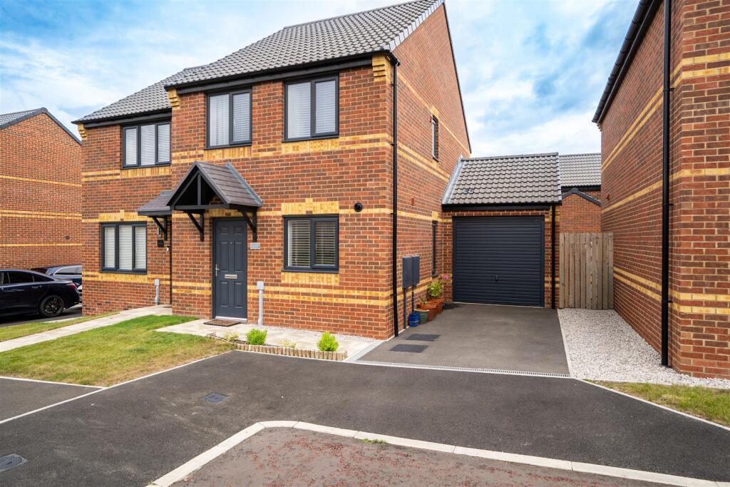 3 bedroom semi-detached house for sale in Sunshine Place, Blackhall ...